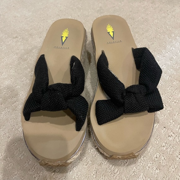 Volatile | Shoes | Volatile Size 8 Black And Tan | Poshmark
